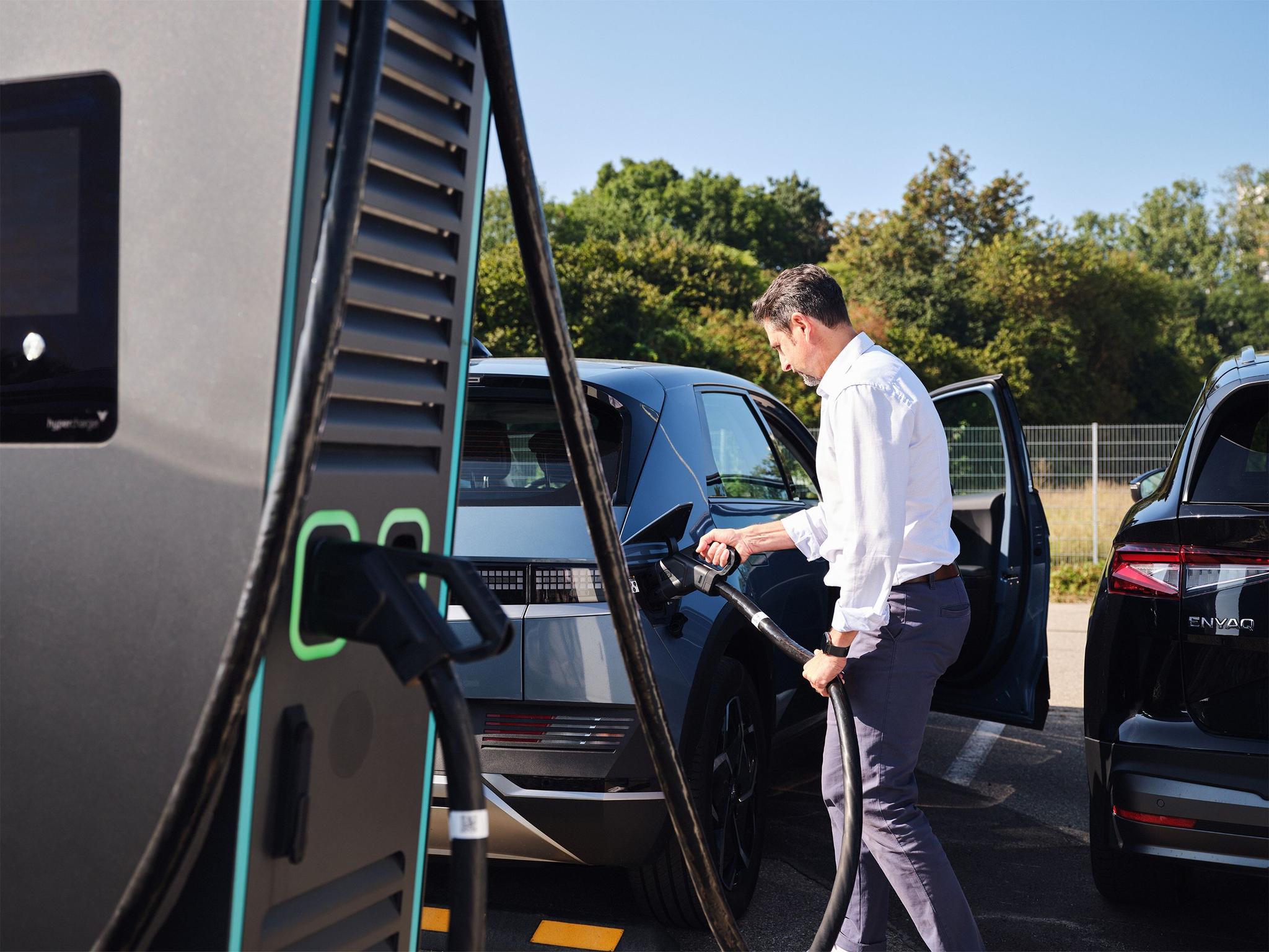 Schnellladesäulen: Schnellladen für E-Autos