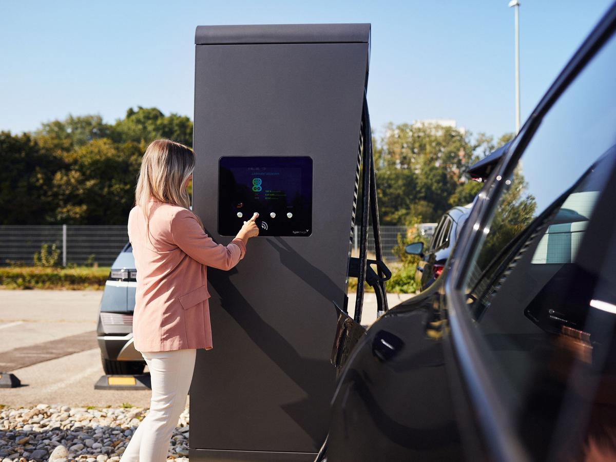 Schnellladesäulen: Schnellladen für E-Autos